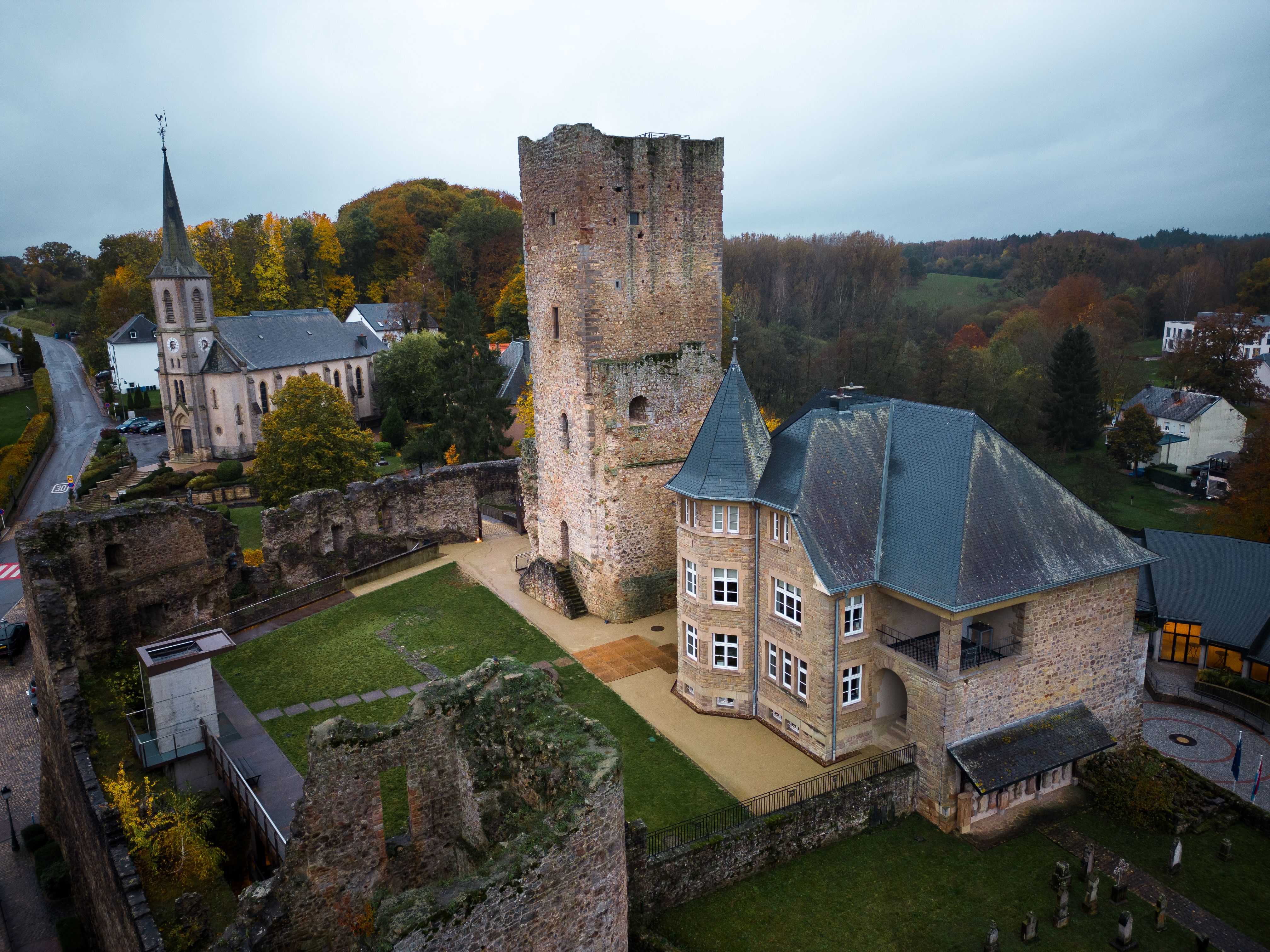 Château d'Useldange - Visit Guttland
